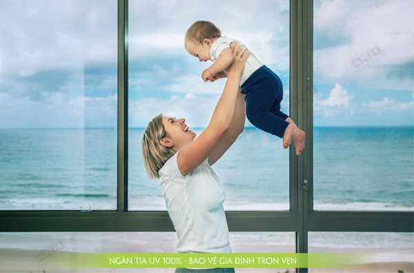 Dán phim cách nhiệt cửa kính trong suốt cho văn phòng - Showroom